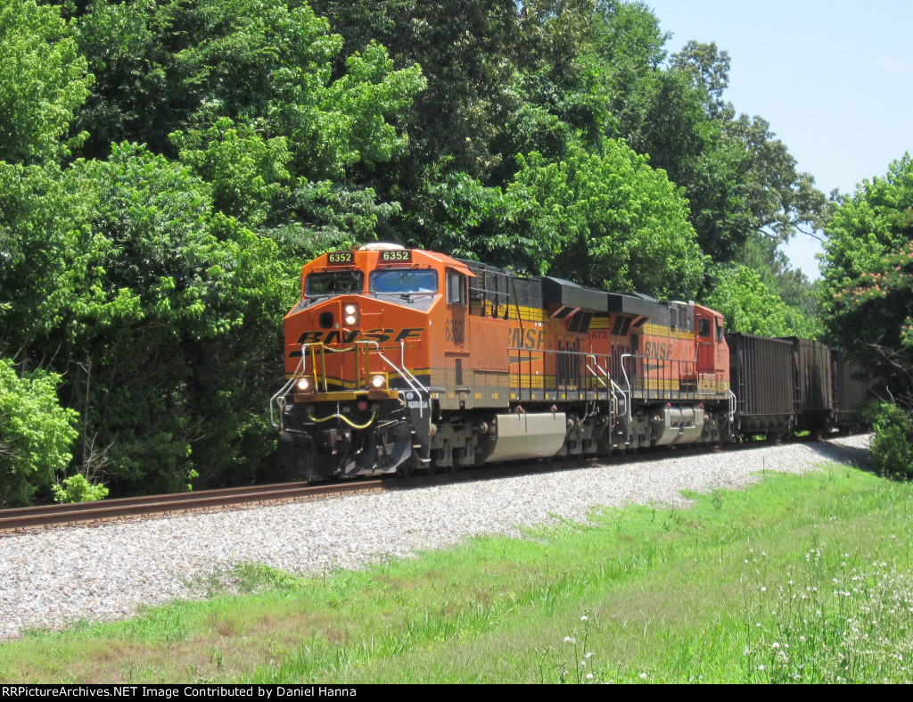 Pair of ES44AC's on the point of NS 735